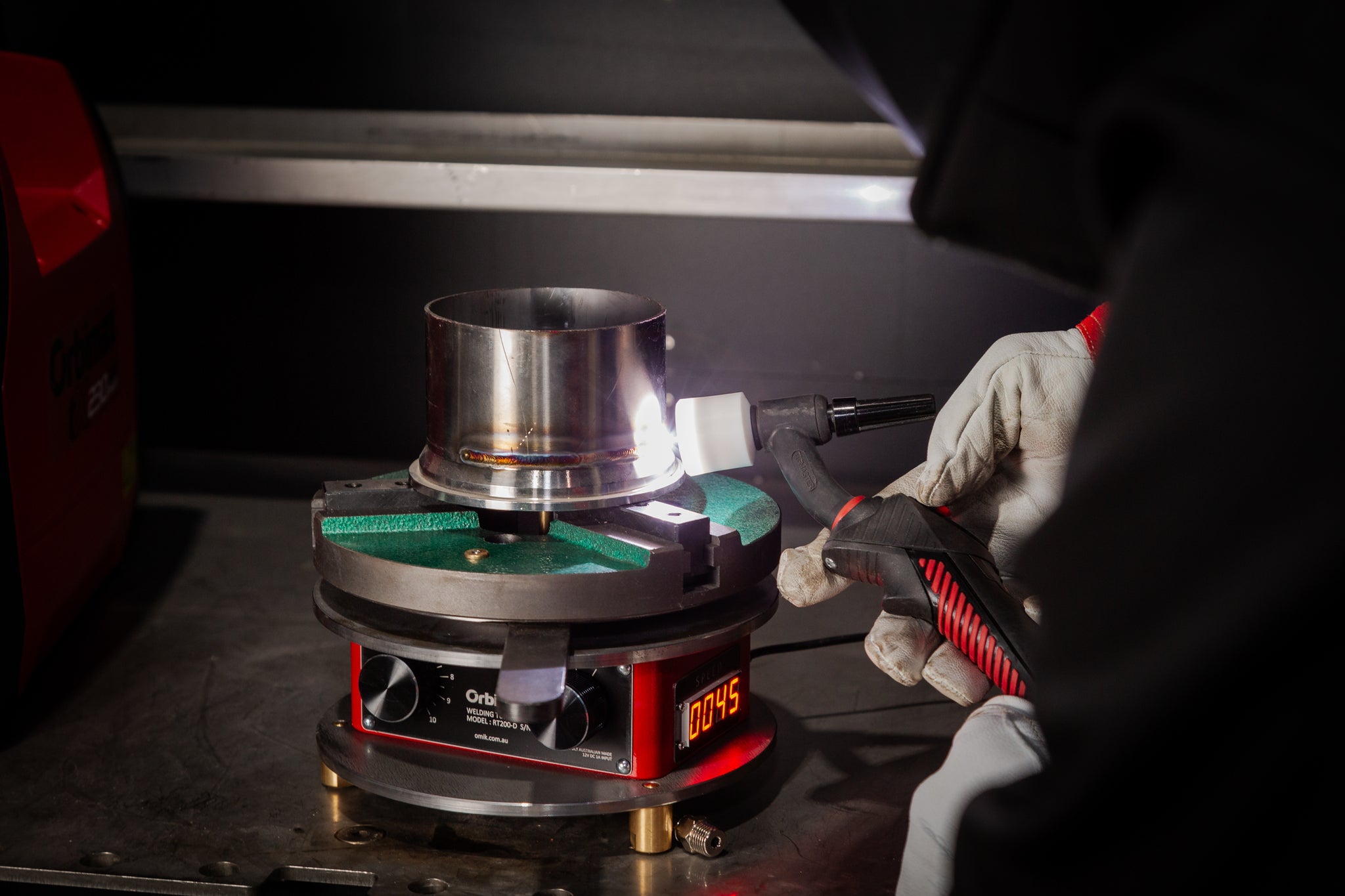 OMIK® 15kg Benchtop Welding Rotator Turntable with Speed Display – Orbimax